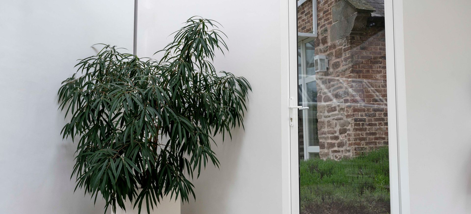 REHAU | Rio Flush Fit Door