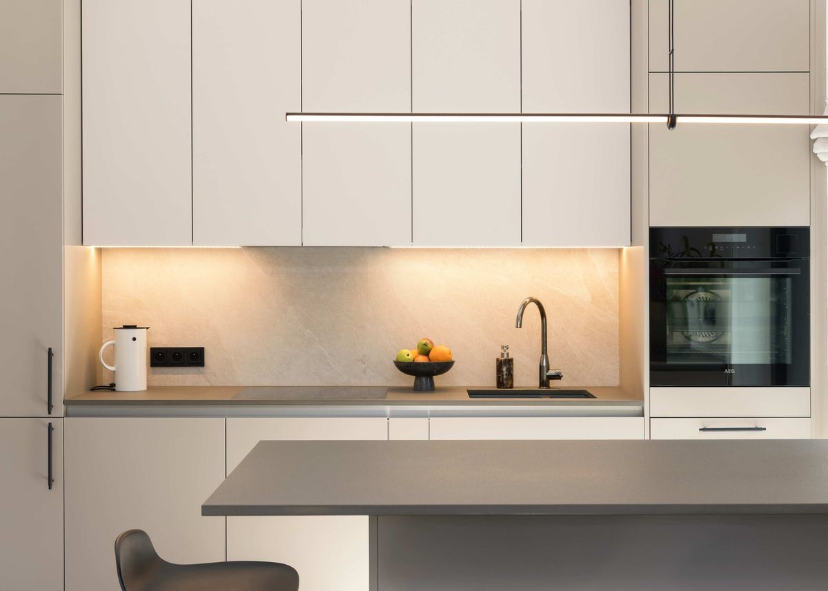 Amenajare bucătărie mică - idei și soluții pentru mobilier | REHAU