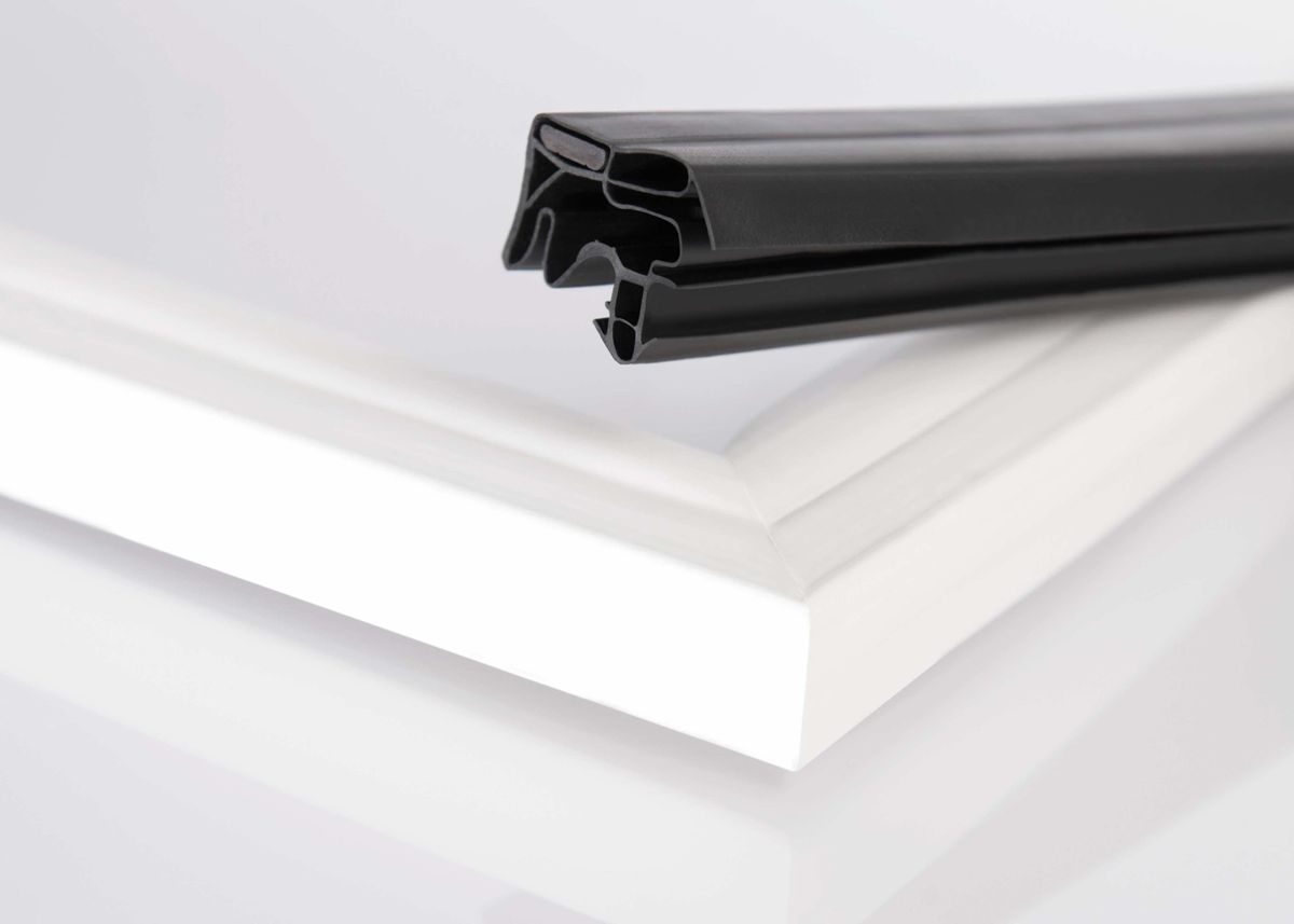 Profile Solutions for Commercial Refrigerator Systems| REHAU