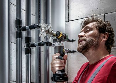 REHAU compression sleeve: one billion connections worldwide | REHAU