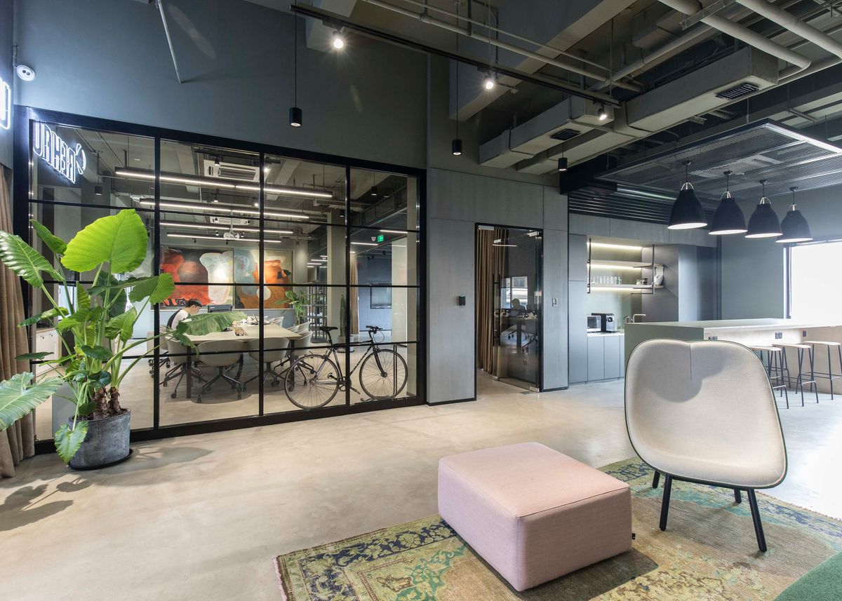 Bravely taking new paths: why employees leave their home country for ...