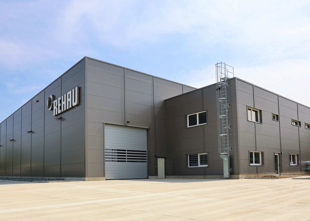 Opening of new production hall for conductor rails at the headquarters in Rehau | REHAU