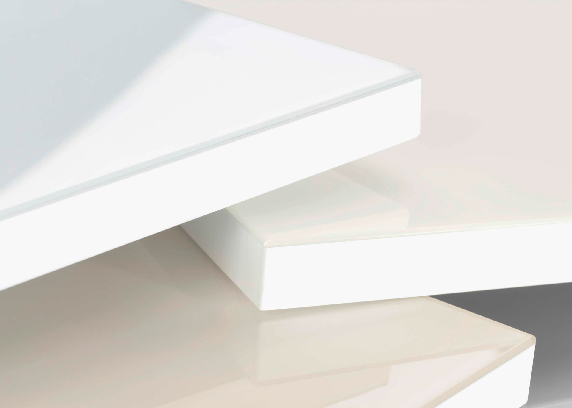 Polymeres Glaslaminat für Möbelfronten | REHAU