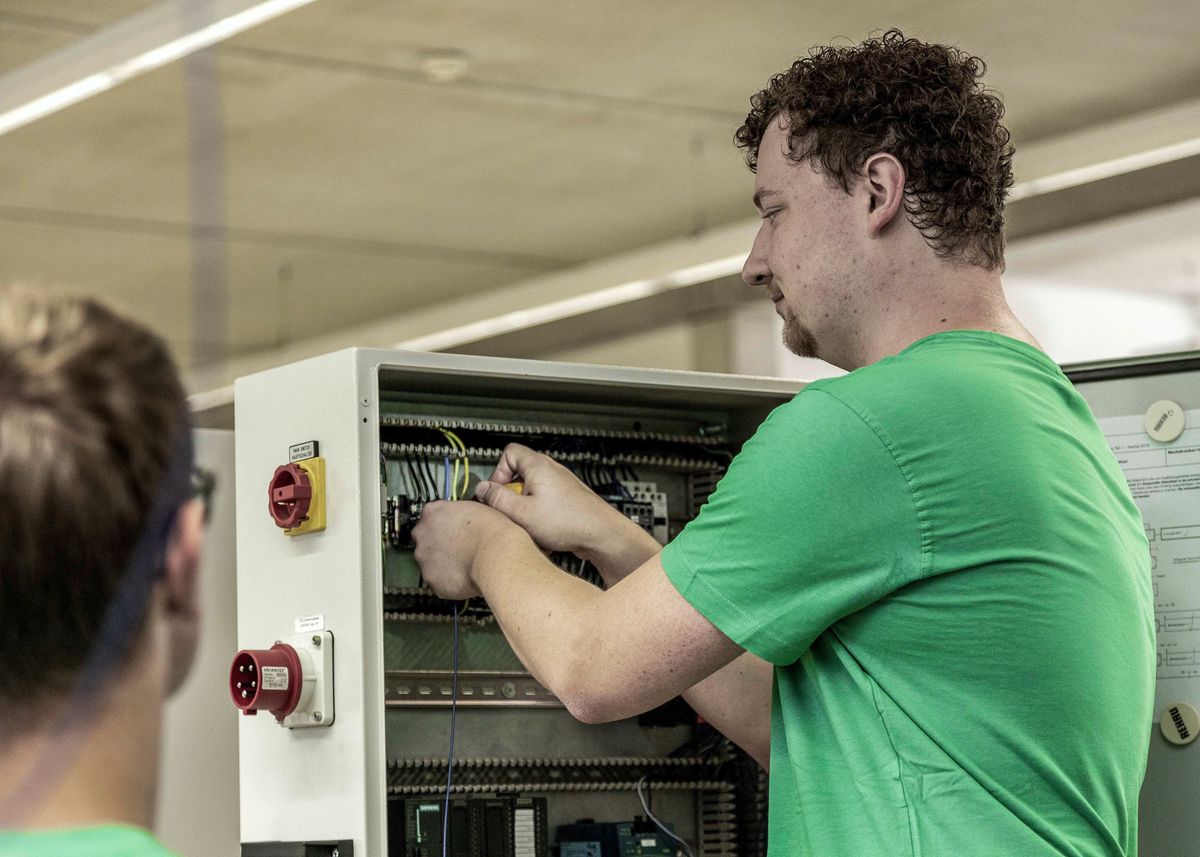 Technische Ausbildung | REHAU