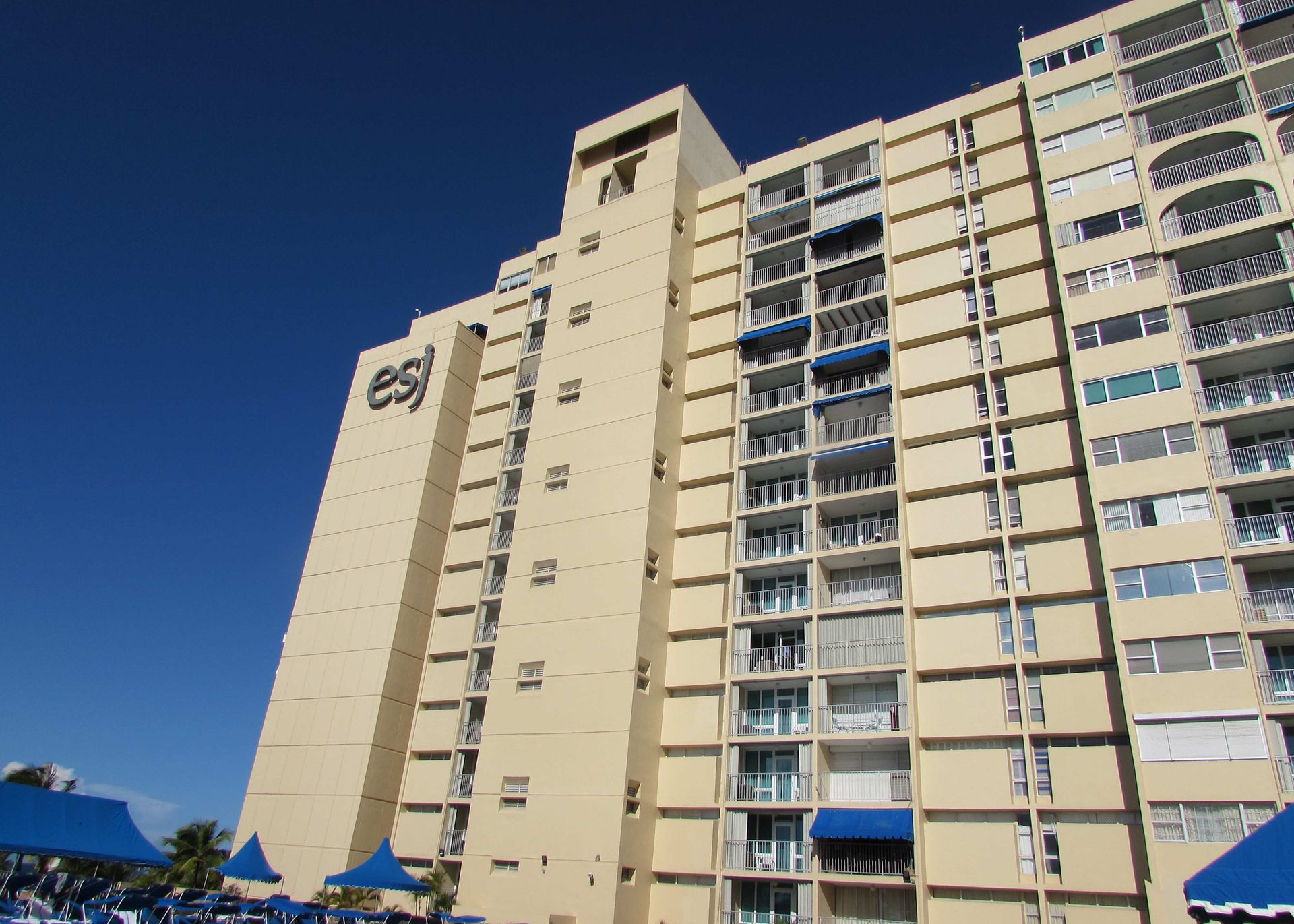 ESJ Towers - San Juan I Windows & Doors I REHAU