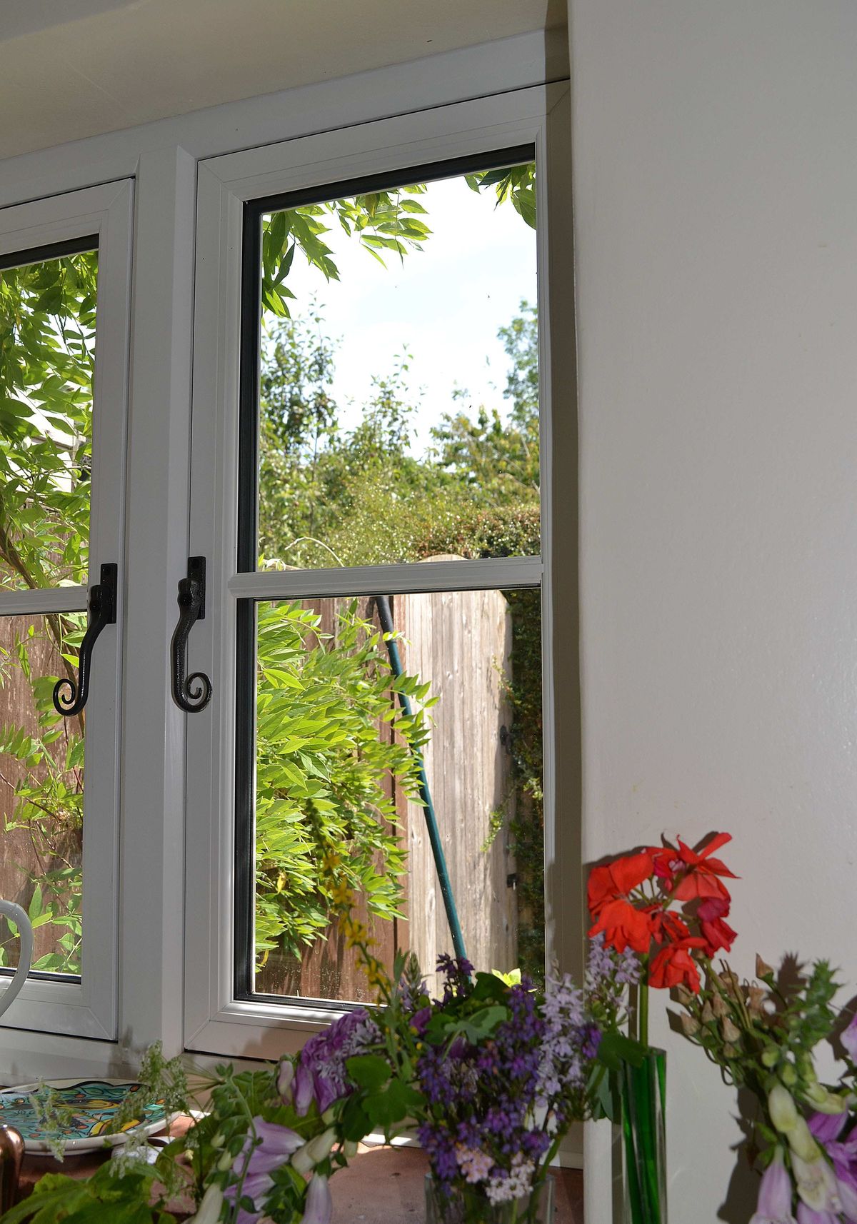 Flush Fit Windows for a Norfolk Cottage - REHAU