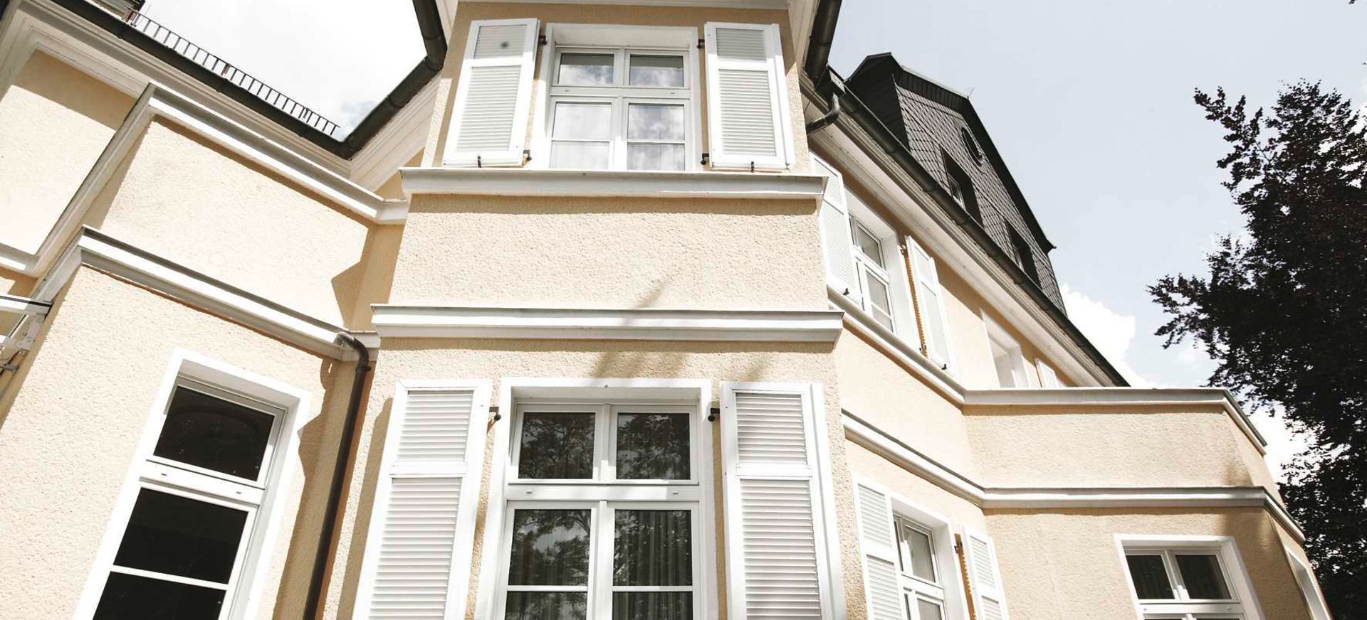 Louvre Shutter System | REHAU