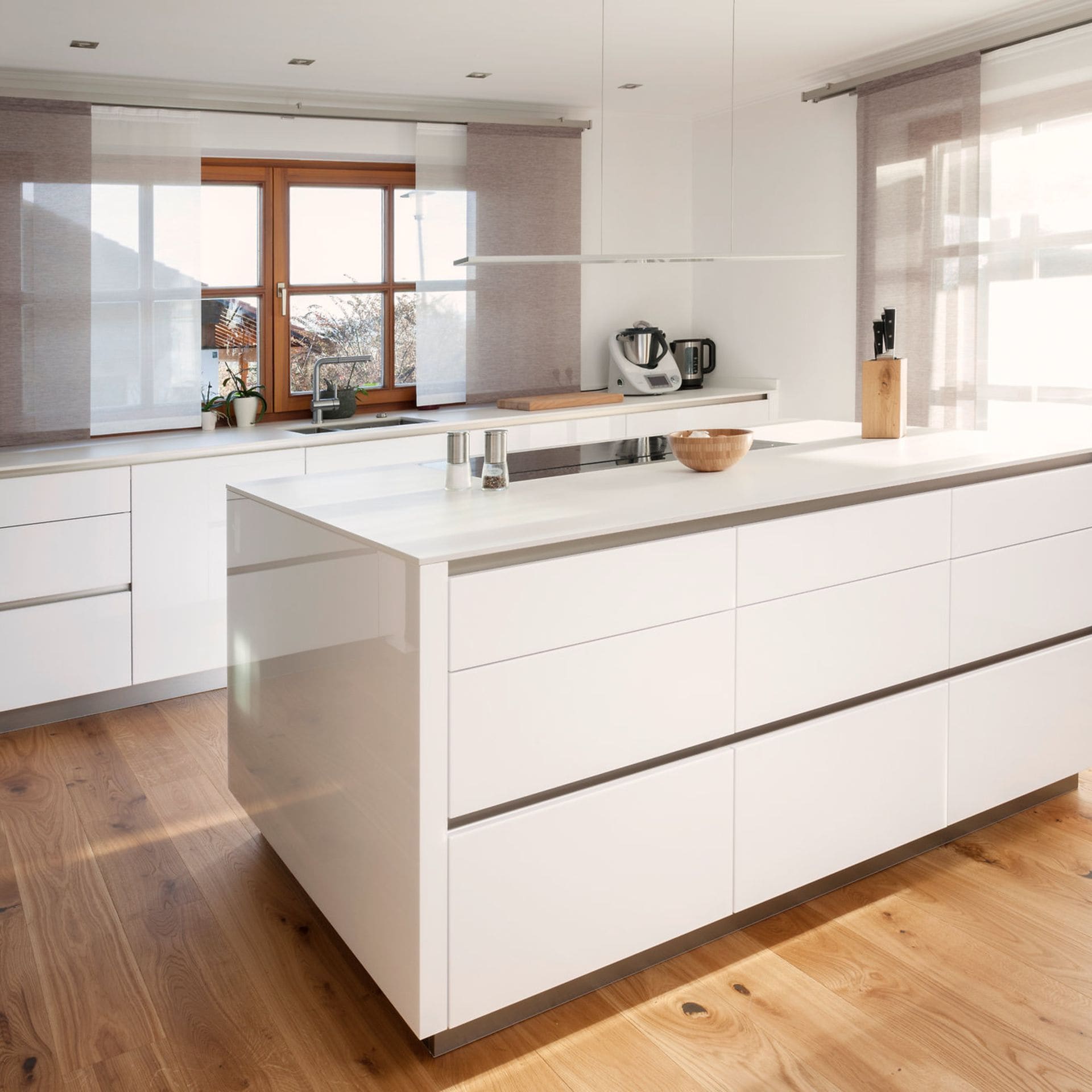 RAUVISIO crystal glass laminate | REHAU