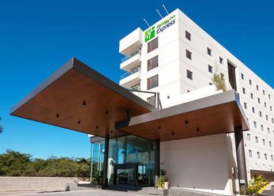 Holiday Inn Express Puerto Vallarta | Ventanas y Puertas REHAU