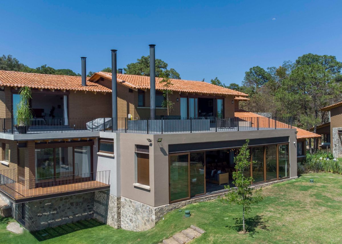 Residencia CCO Tapalpa | Ventanas y Puertas REHAU