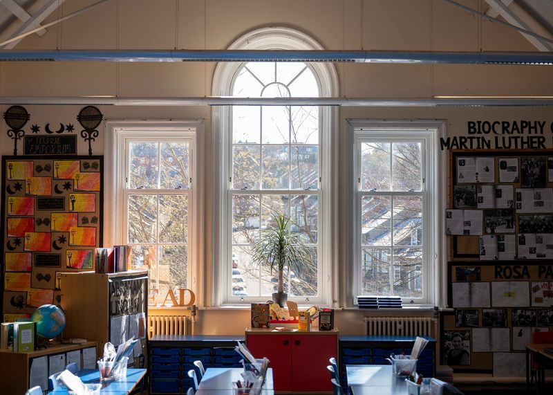 Primary School Window Replacement Gets Five Stars - REHAU